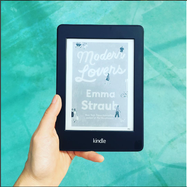 Book Review – Modern Lovers by Emma Straub – Simone and Her Books