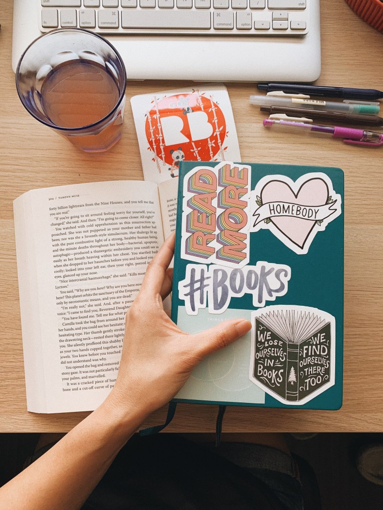 My Reading Journal and How I Write Reviews – Simone and Her Books